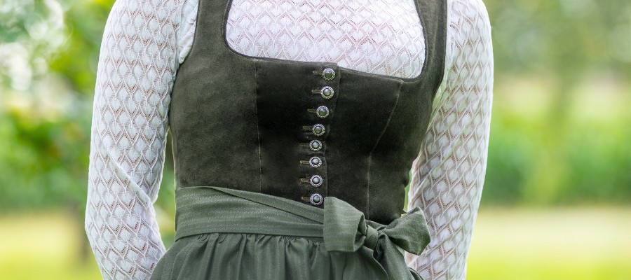 Dirndl: Knopfleiste Designs | Zauberhafte Modelle